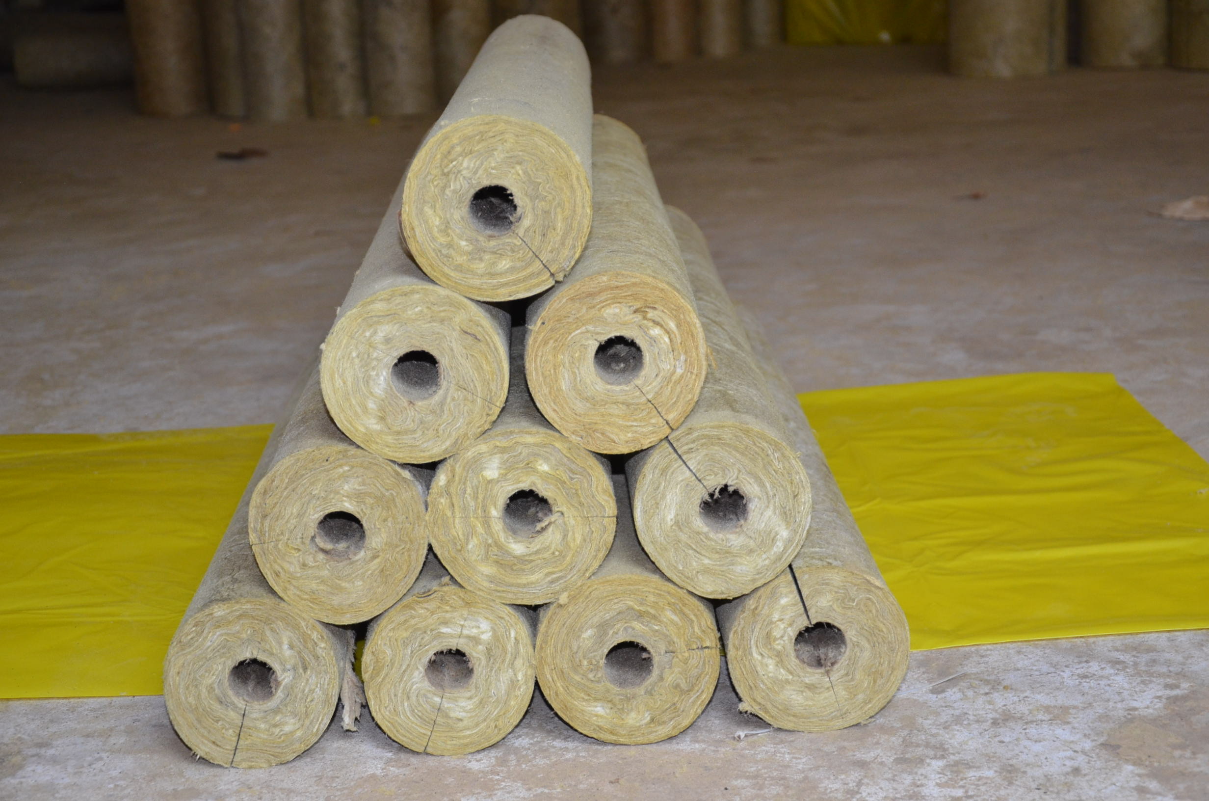 Low Dust stonewool Pipe Insulation , Mineral Wool Thermal Insulation Pipe
